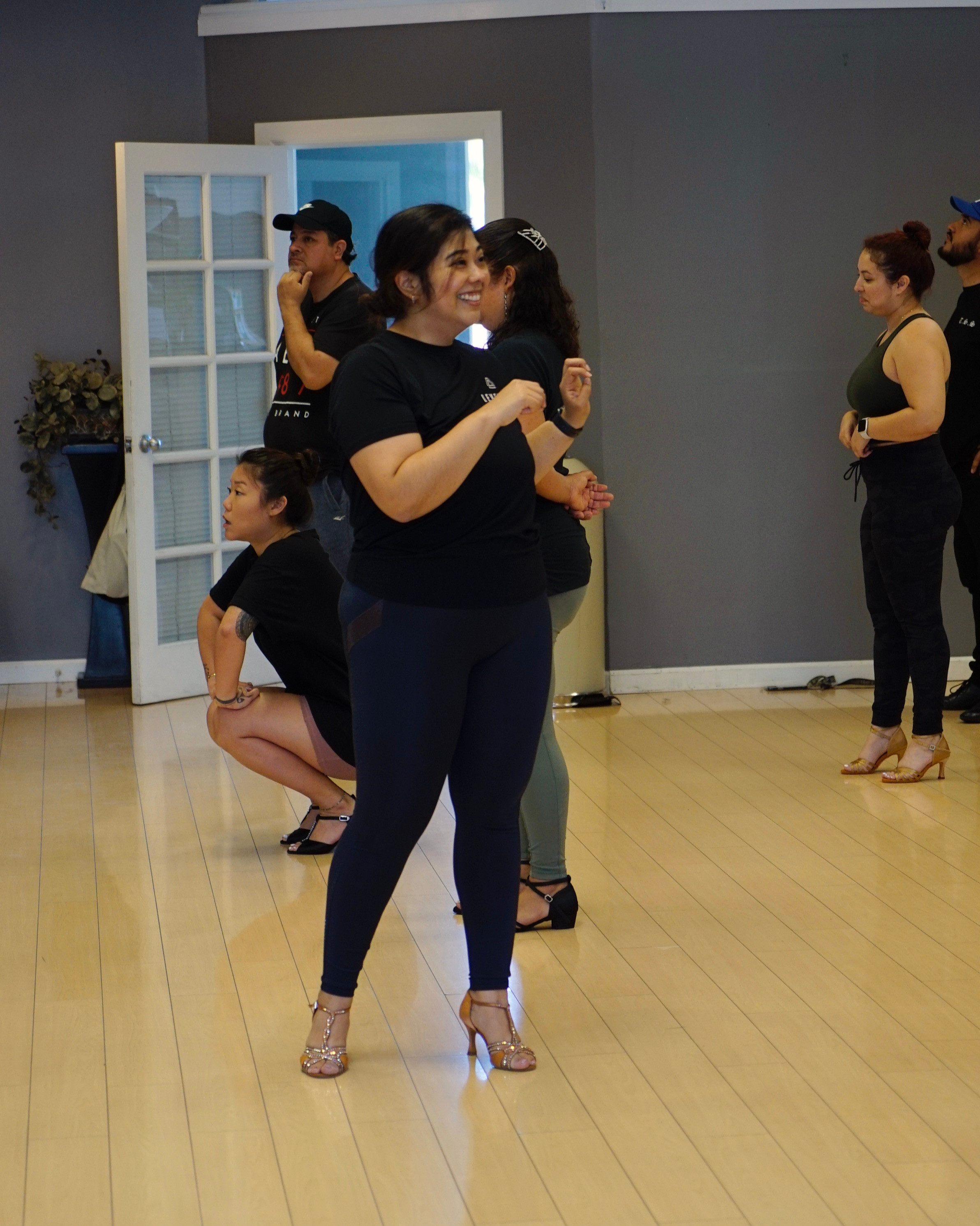 Bachata Walk-in | Level Up Dance